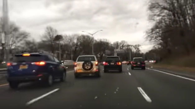 Queue de poisson impressionnante au volant d'... | Gocar.be