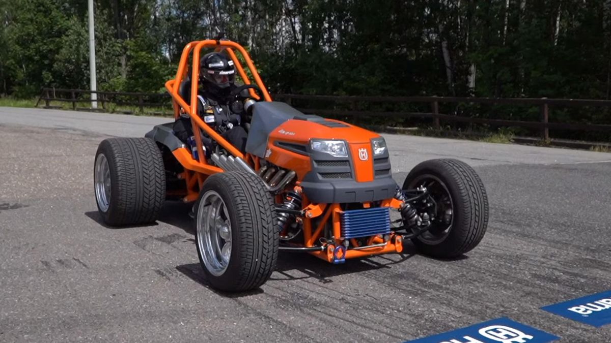 Cette tondeuse à gazon V8 a plus que…. 400 ch ! | Gocar.be