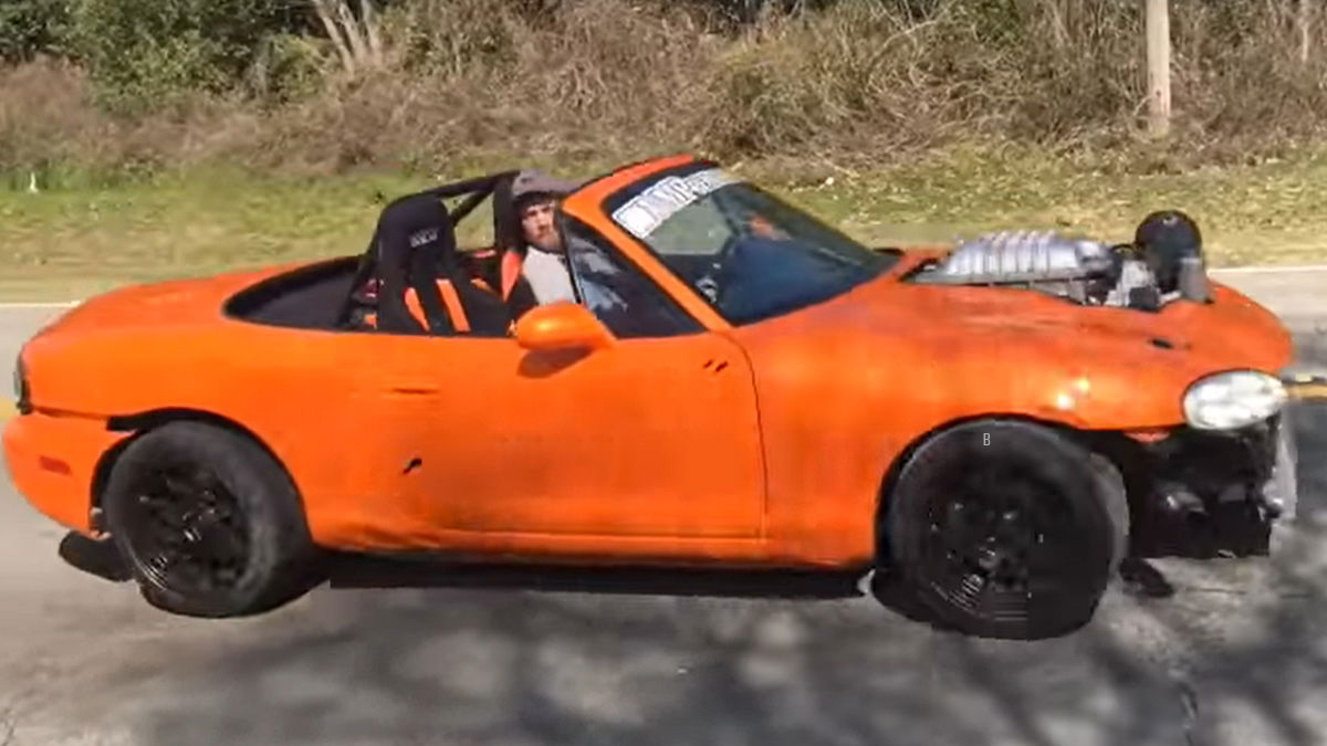 Rit met extreem krachtige MX-5 loopt fout af | Gocar.be