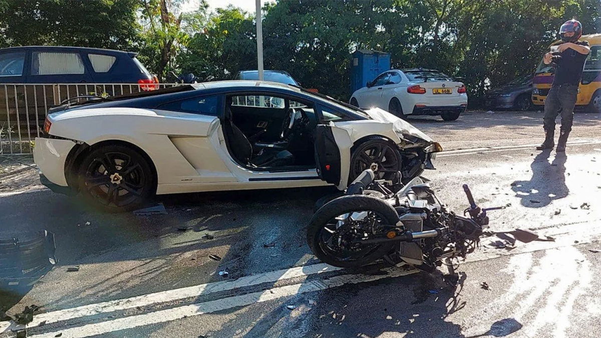 Motorrijder crasht frontaal op Lamborghini - Business AM