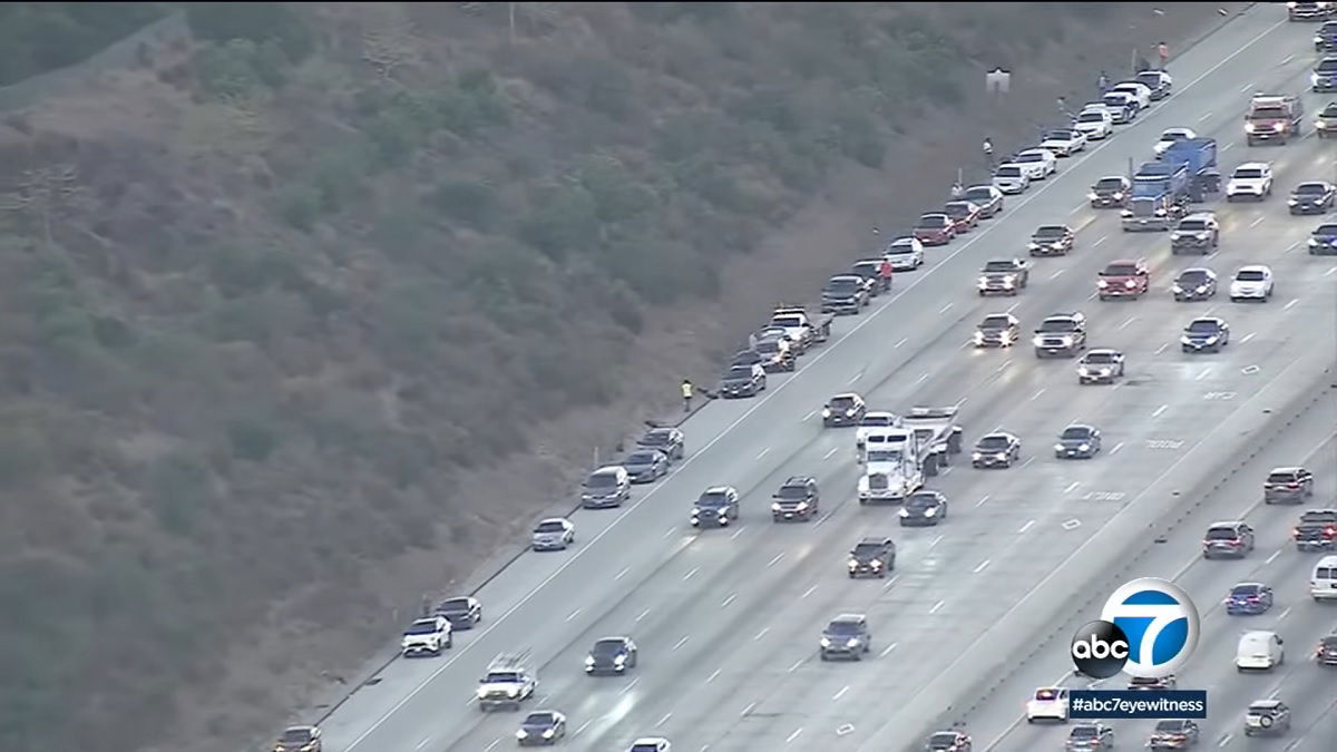 Meer dan 30 auto’s met platte band op Amerikaanse snelweg - Business AM