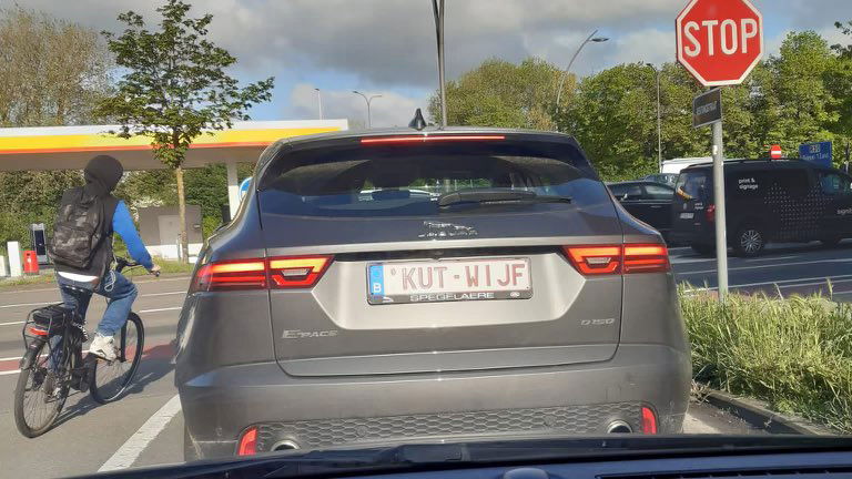 Deze gepersonaliseerde nummerplaat veroorzaakt con... | Gocar.be