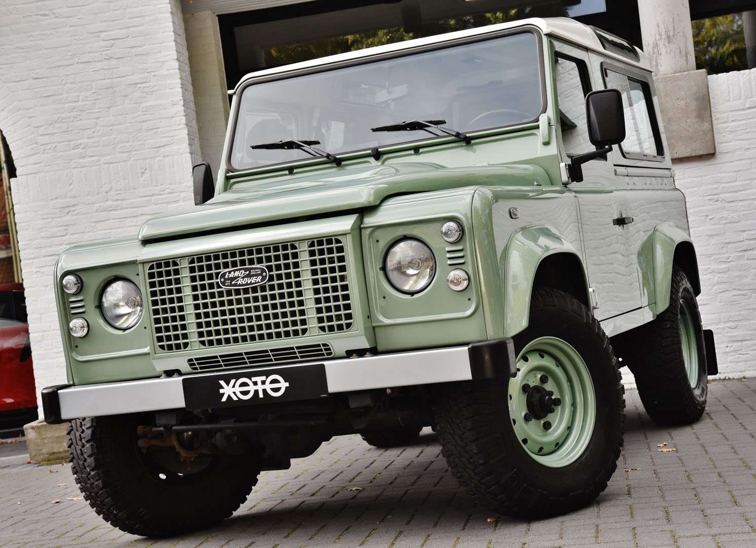 Tweedehands Land Rover Defender in stock in België